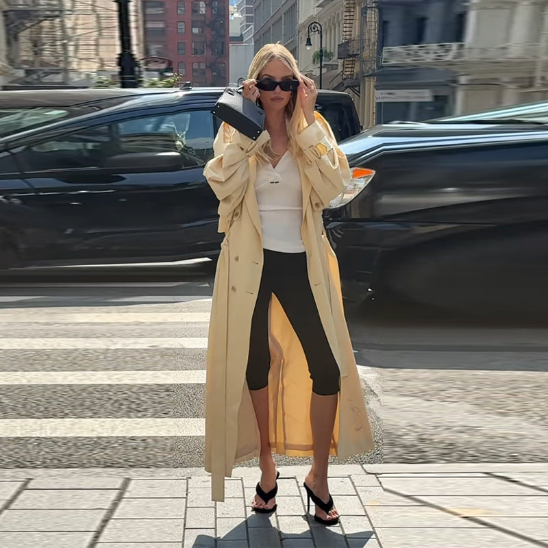 Trench pour femme long ouvert avec coupe fluide et décontractée – Plumzi